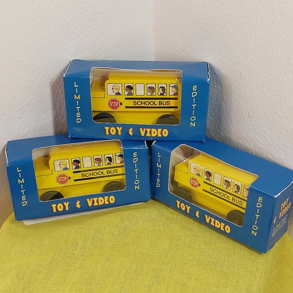 Anchor Bay Entertainment | Toys | Mr Rogers Neighborhood Lot Of 3 Toy ...